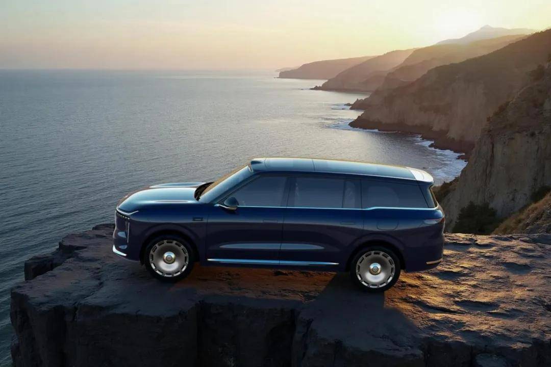 30分钟小订破8000台！智己LS9预售33.69万起 硬刚理想L9/问界M9？_搜狐汽车_搜狐网