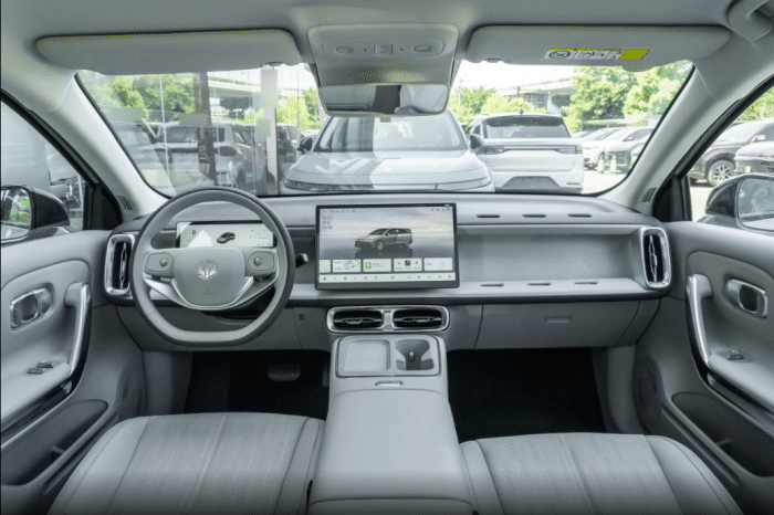 后驱+6.4秒破百+650km续航，带你深度体验零跑B01_搜狐汽车_搜狐网