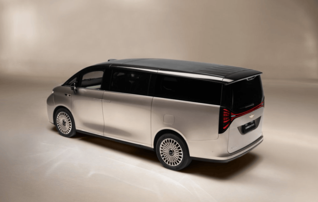 四排八座还没里程焦虑，吉利增程MPV银河V900来了_搜狐汽车_搜狐网