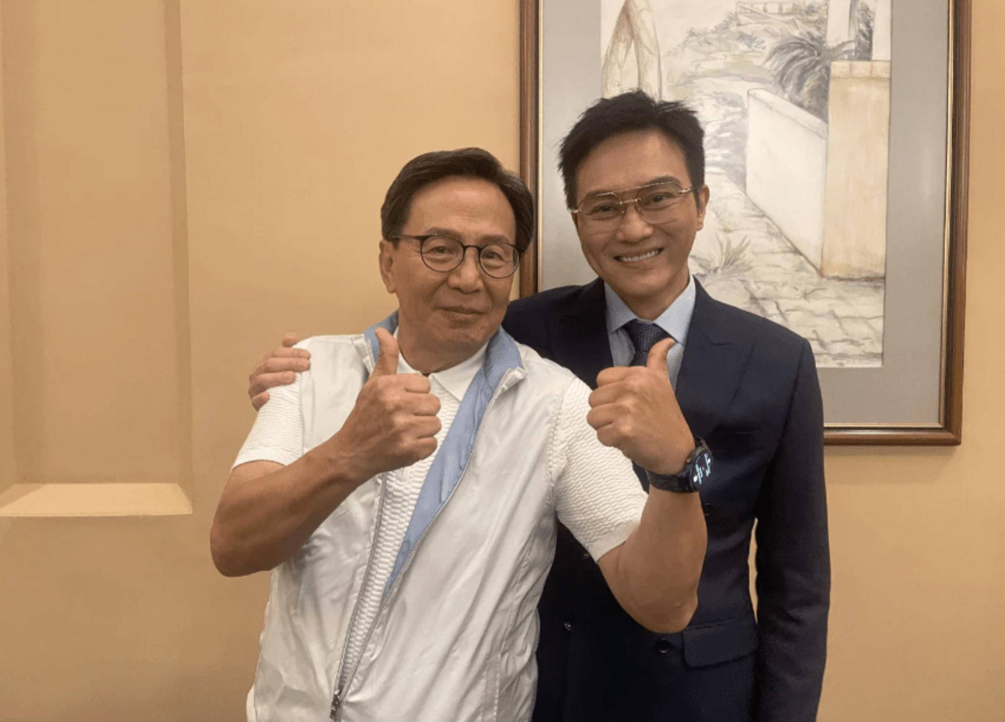 73岁TVB绿叶寻回儿子，29岁儿子主动寻亲，父子失散20年已认不出 - 微视 - 南方娱乐网