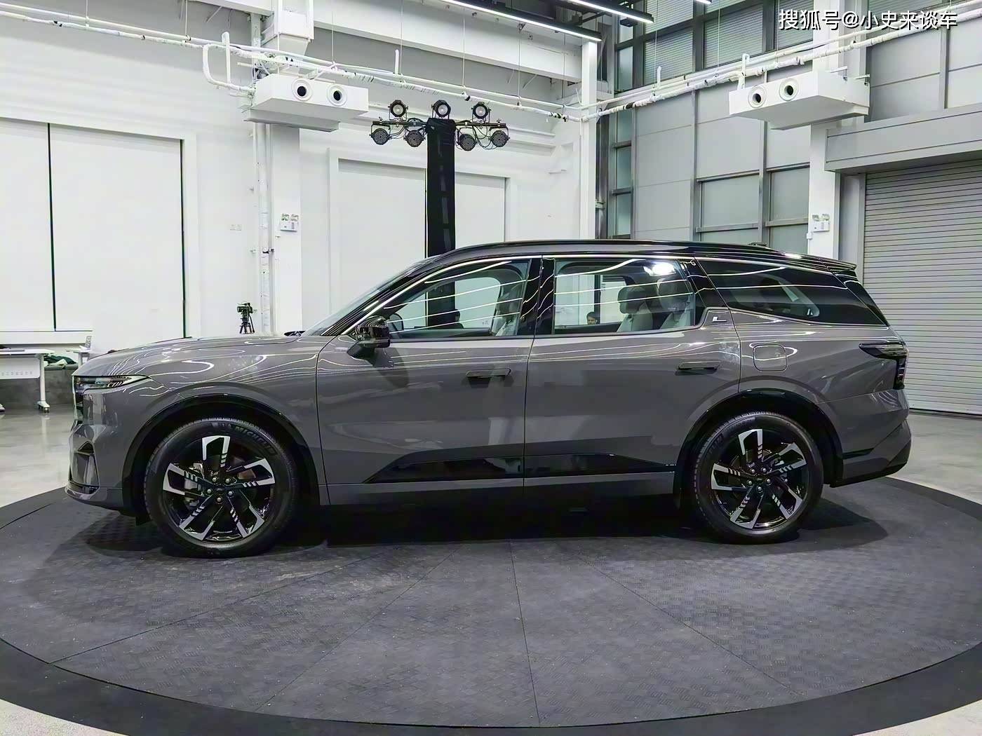 美系中大型SUV售价不足23万起！动感外观配七座布局，双动力可选