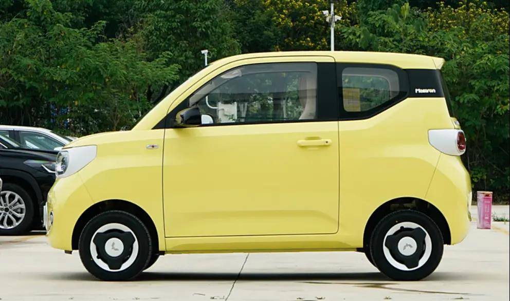 五菱宏光MINIEV新车型，215km续航+快充，4万出头你买不买？_搜狐汽车_搜狐网