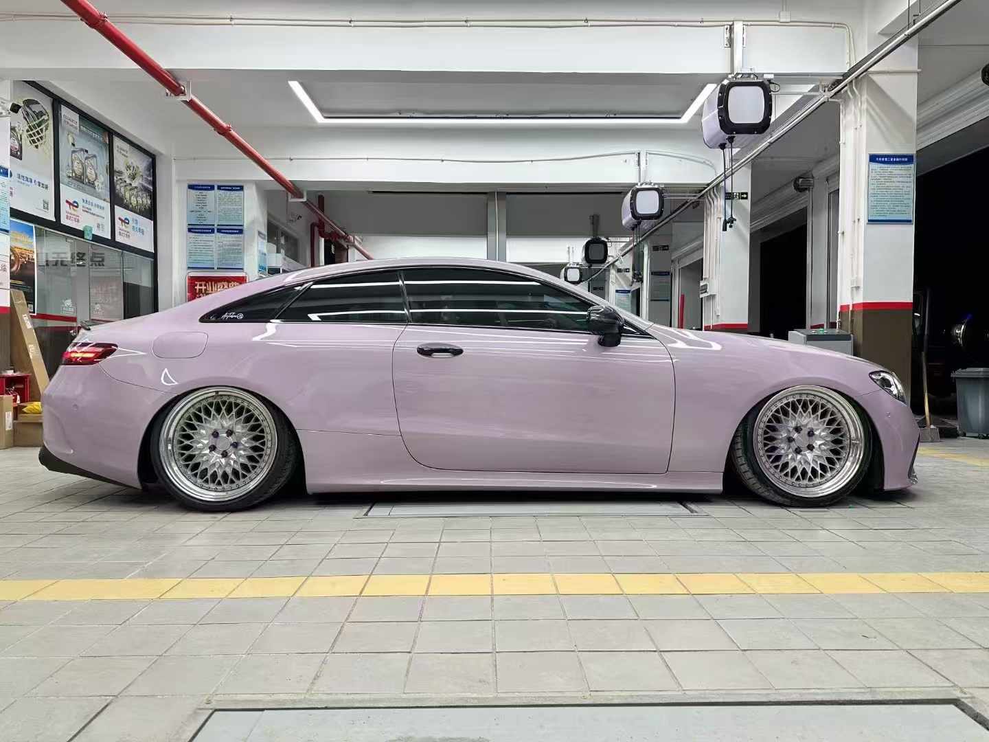 奔驰E Coupe改装AIRBFT气动避震：贴地姿态，优雅升级_搜狐汽车_搜狐网