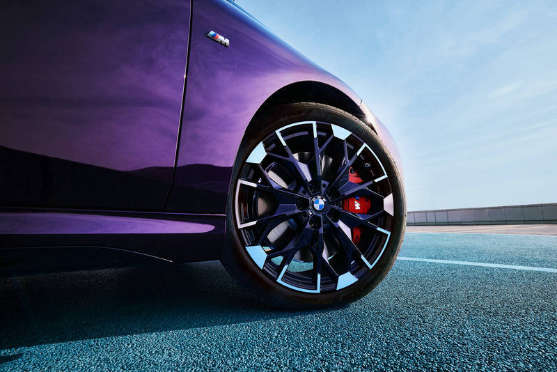 宝马2系四门轿跑车及M235L上市，赛道基因+智能科技，25.99万起售！_搜狐汽车_搜狐网