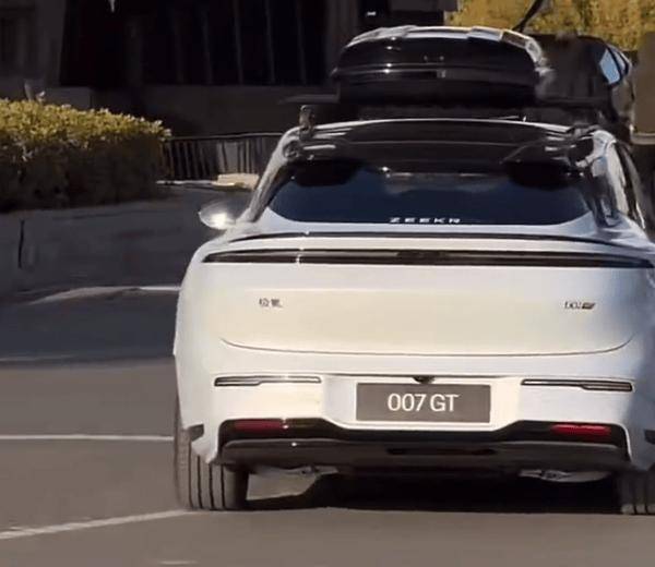 极氪007GT实车视频曝光！全新轮毂+车顶行李架，自驾游神器？_搜狐汽车_搜狐网