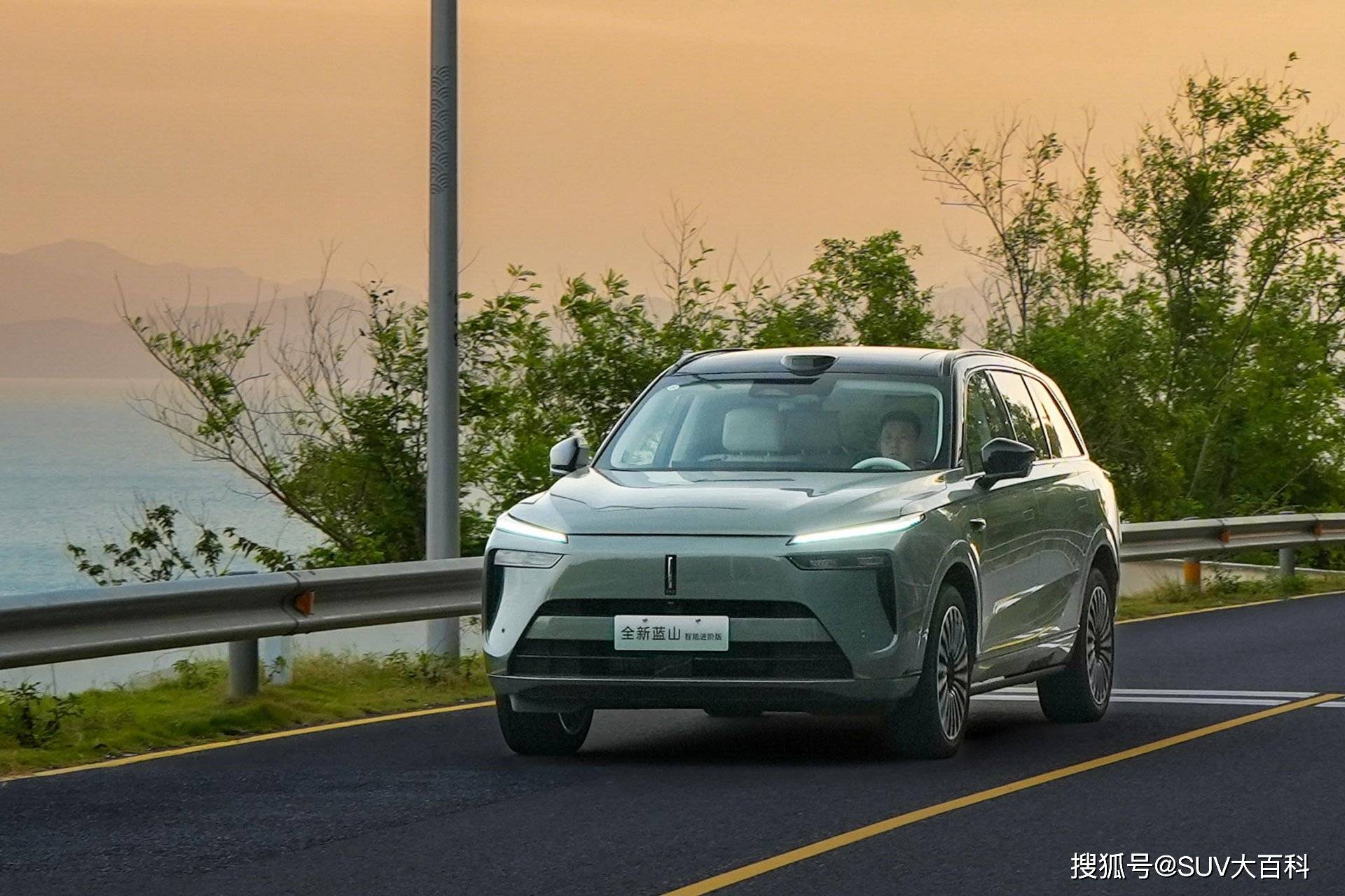 升级VLA大模型+Hi4，蓝山智能进阶版27.58万起_搜狐汽车_搜狐网