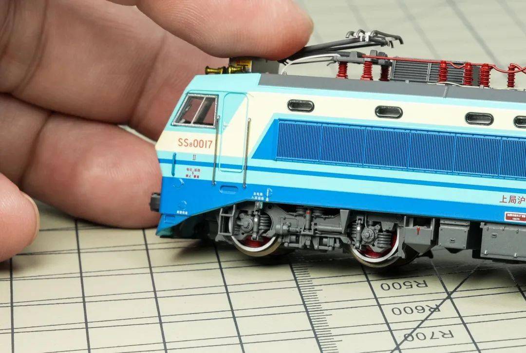 中车文创与长鸣联合开发的首款火车模型SS8上线，被抢购一空_搜狐汽车_搜狐网