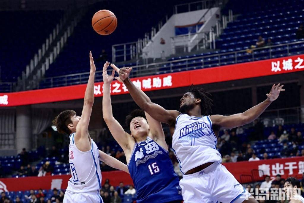 CBA常规赛三阶段重燃战火，青岛男篮107：84战胜宁波_首轮比赛_鲍威尔_单节