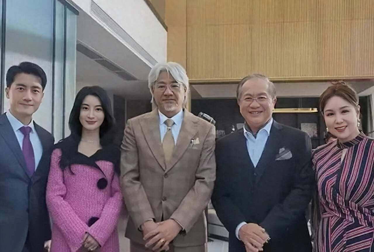 TVB老戏骨郭锋复出拍剧，两鬓斑白显沧桑，爱妻患癌离世深受打击_欧阳佩_月光_荧幕