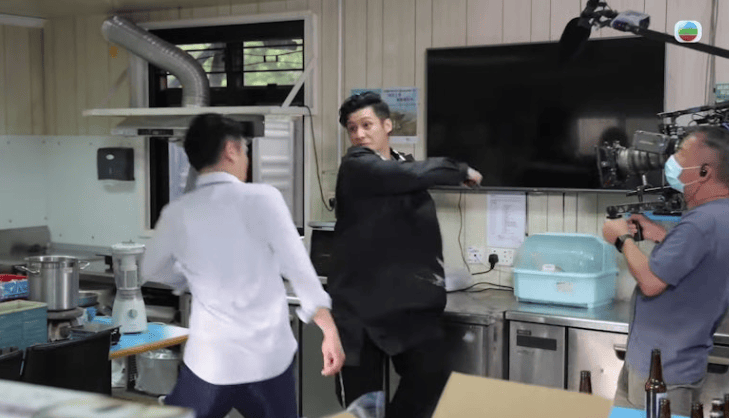 39岁TVB男星宣布离巢！无奈透露TVB没有挽留！曾在日本演艺圈发展_翟威廉_工作_香港