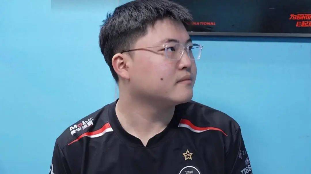 Uzi队突然爆发，击败最强战队！Tabe一战封神，多队外援登场_教练_队伍_选手