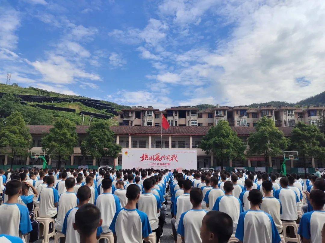 12355为青春护航丨团市委组织开展“利剑护蕾 守护未来”法治教育进校园活动_青年_郴州