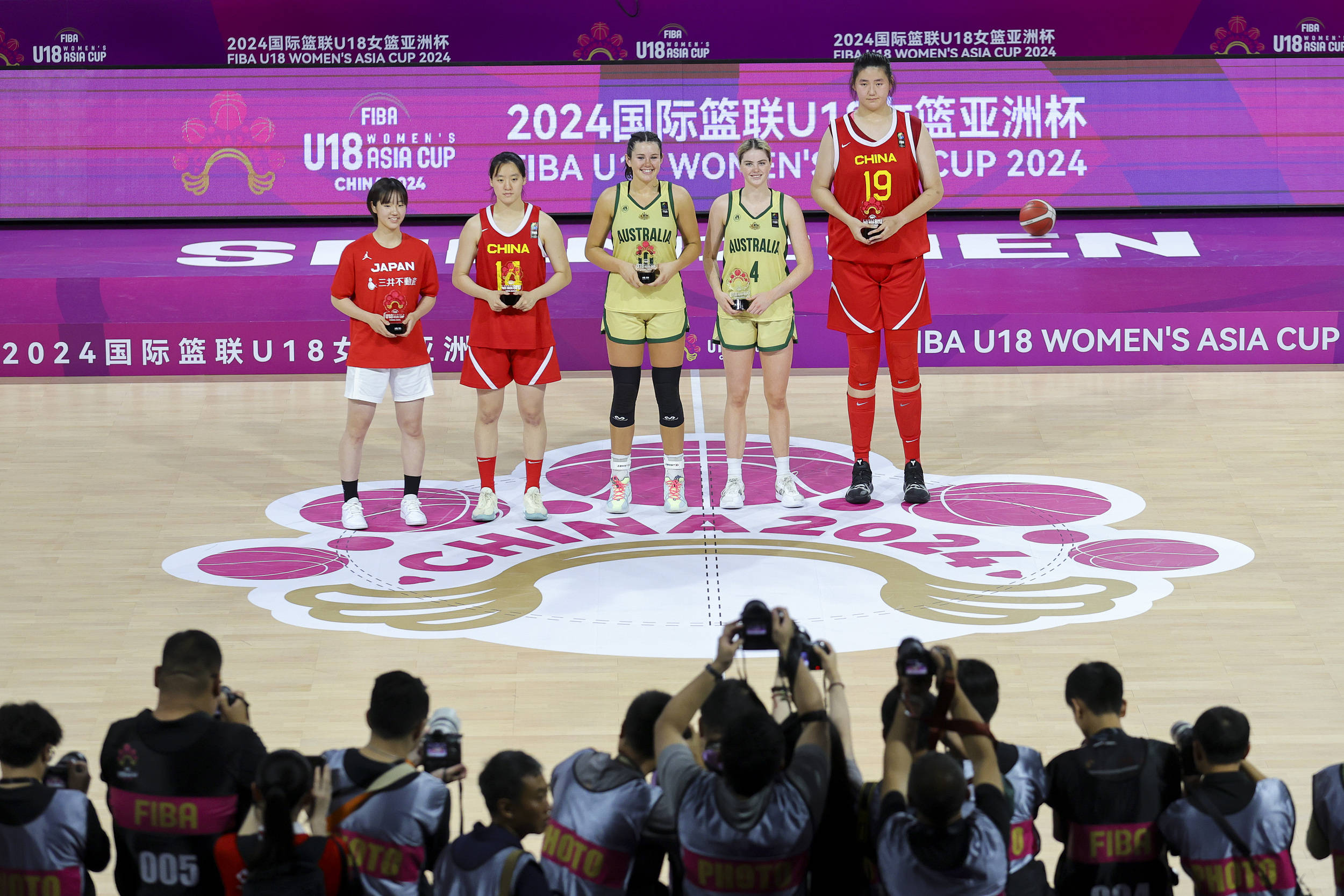 U18亚洲杯无缘冠军，张子宇：希望向姚明看齐更想实现梦想_身高_中国女篮_陈楠