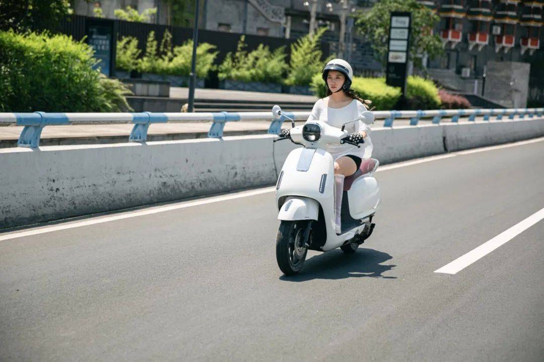 不是花架子，中看也中用，好看且好骑——五羊-本田NW F125测评（下）_搜狐汽车_搜狐网