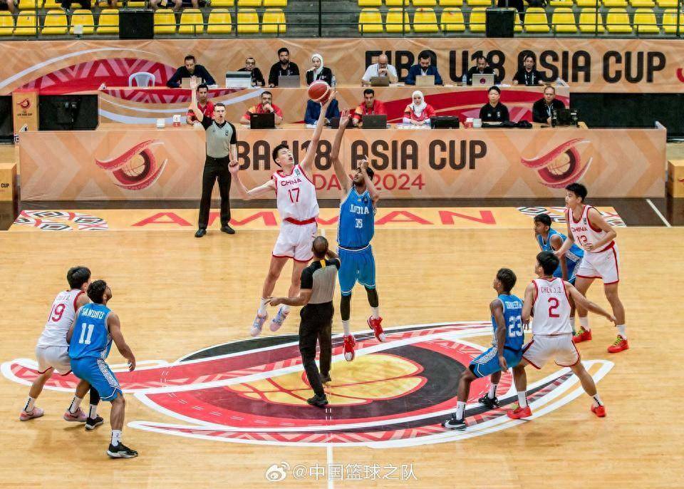 中国U18男篮46分大胜印度晋级四强！_决赛_张博源_华非