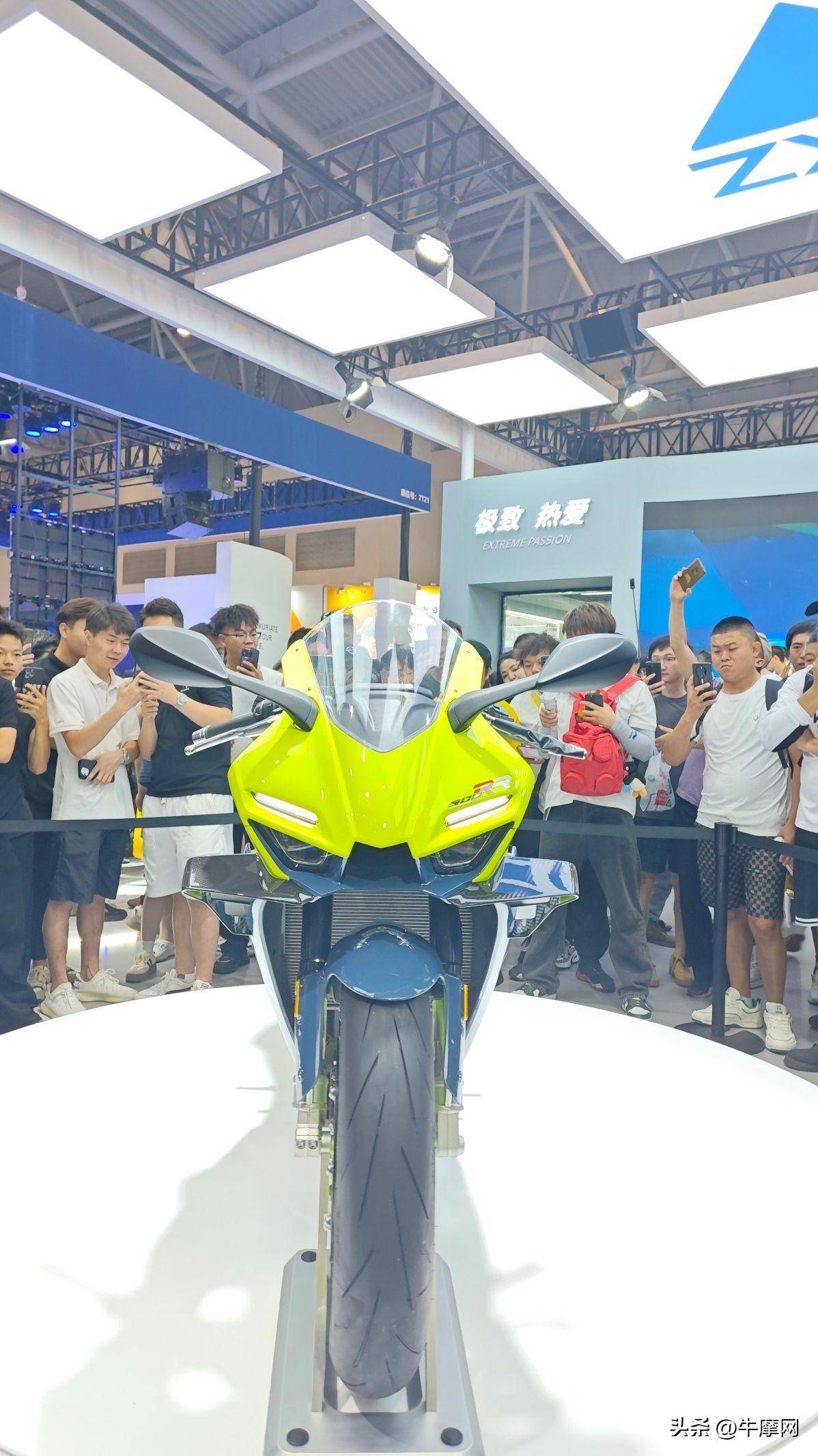 2024中国摩博会｜张雪机车品牌正式发布，首款四缸仿赛500RR亮相_搜狐汽车_搜狐网