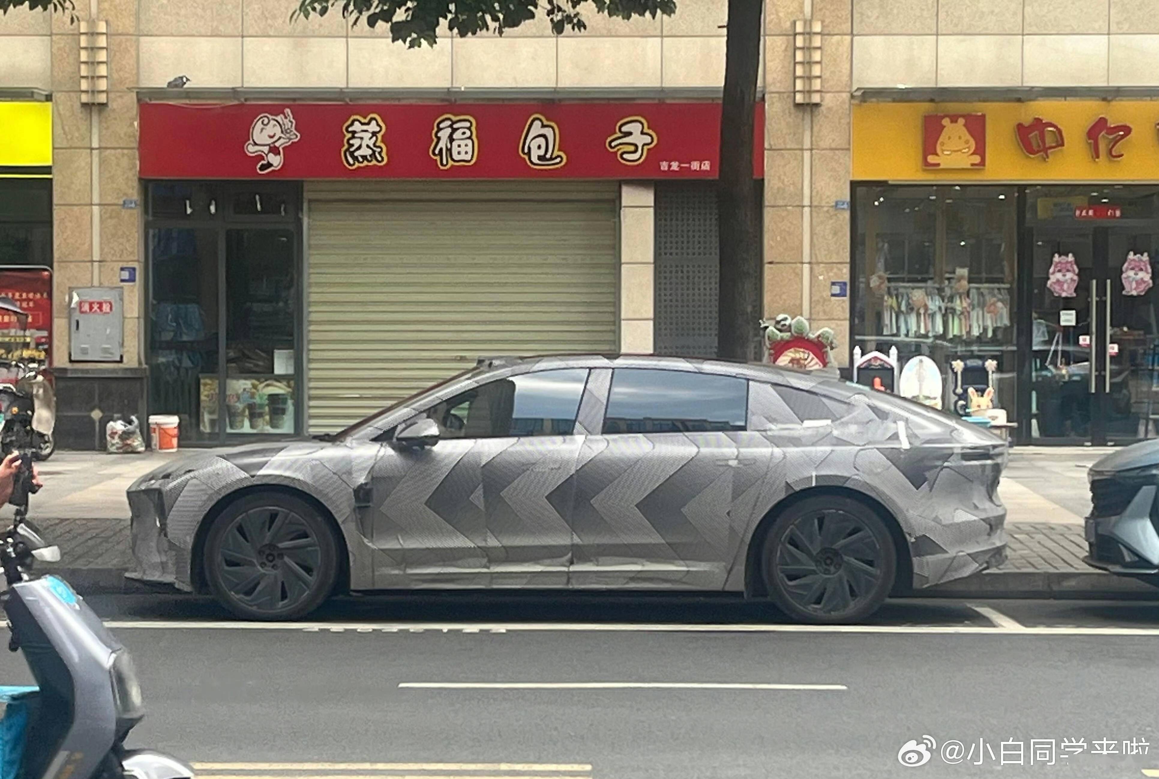 蔚来旗舰ET9谍照惊艳曝光，行政级奢华引领新能源风潮？_搜狐汽车_搜狐网