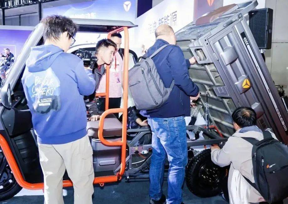 新品震撼上市！雅迪三轮篷车EV301，硬核产品力颠覆传统认知！_搜狐汽车_搜狐网