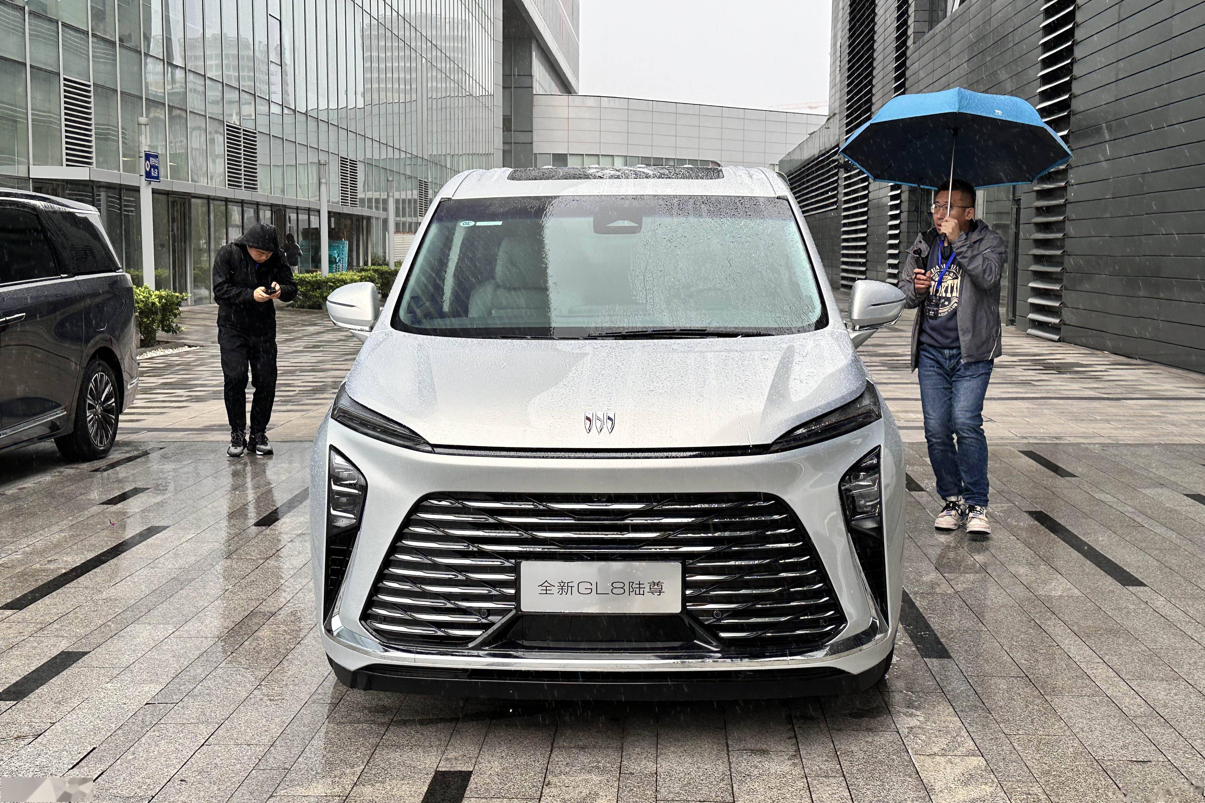 别克新一代GL8陆尊登场！官方指导价26.99-33.99万元，你心动了吗？_搜狐汽车_搜狐网