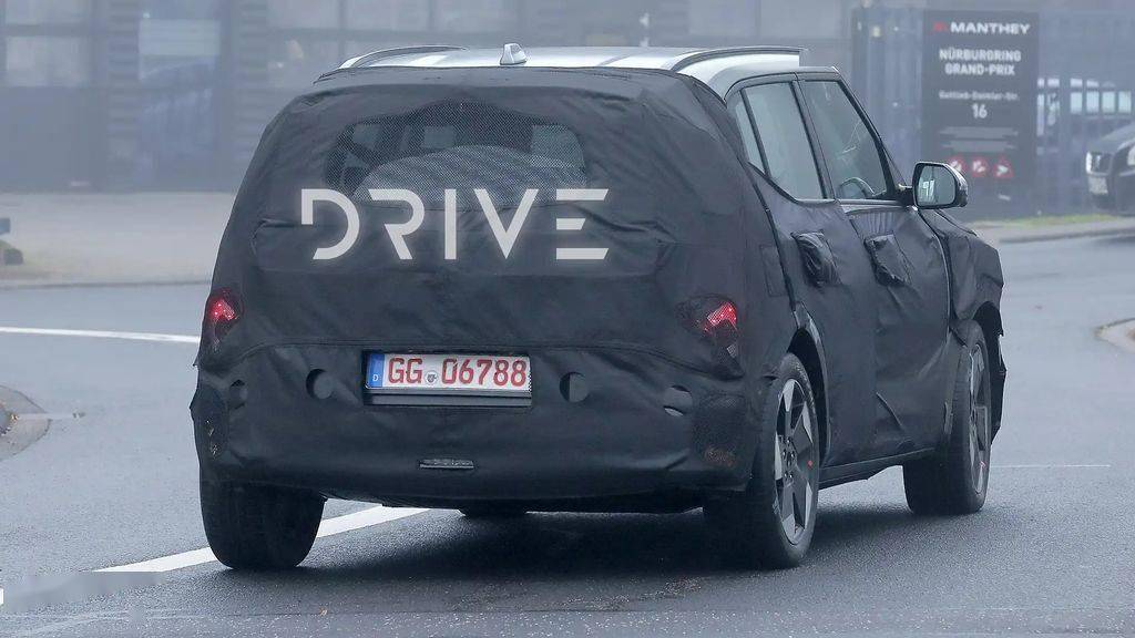 2026 款起亚 EV2 电动 SUV 新路测照片曝光 - 数码前沿 数码之家