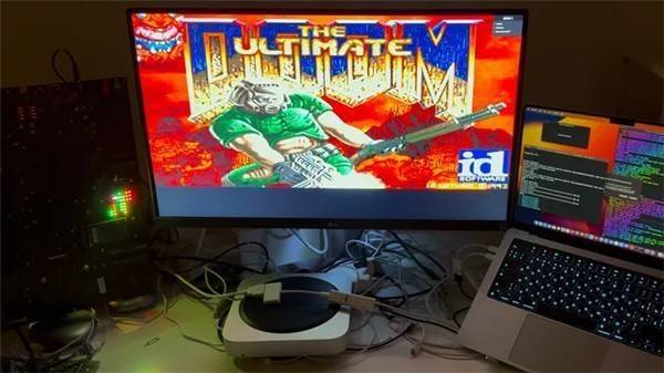 苹果转接头逆袭！竟能流畅运行经典射击游戏《DOOM》_Nyan_Satan_玩家