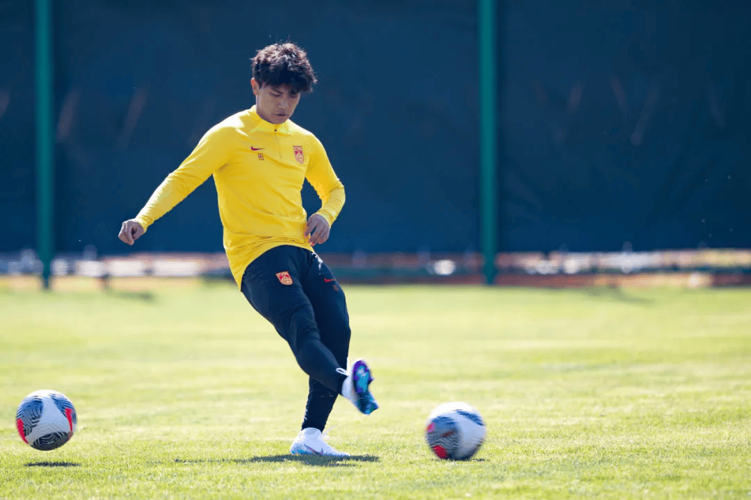 新U22国家队亮相，U20跳级生能带来什么变化？_球员_四国赛_王钰栋