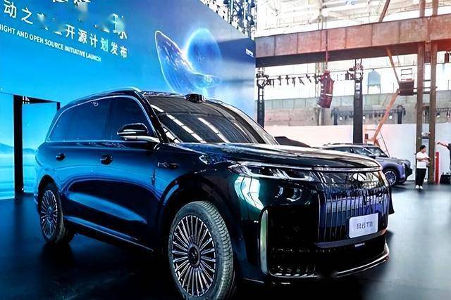 奇瑞对旗舰SUV下手了！风云T11续航破1400km，大尺寸一体屏很特别_搜狐汽车_搜狐网