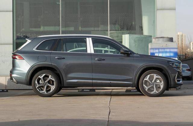 吉利这车“爆”了！2.0T动力+CMA架构，好开又省油，家用真带劲_搜狐汽车_搜狐网