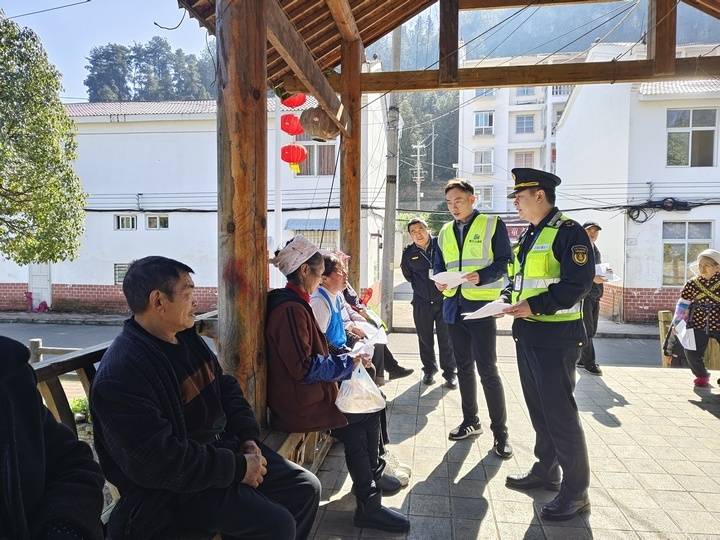 多部门联动 国道G354（长顺段）将变身“生态画廊”_种植_公路_执法