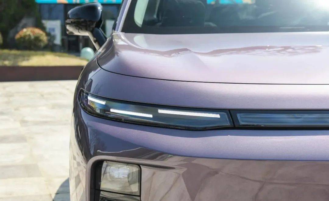 零跑B10性价比爆棚：激光雷达+8295座舱，600km续航仅售9.98万起_搜狐汽车_搜狐网