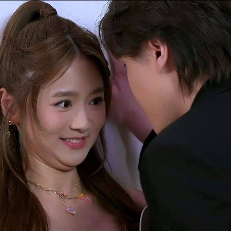 TVB小花被求爱男星壁咚，吓到变成双下巴！自爆心跳加速要叫救护车_罗毓仪_因为_感觉