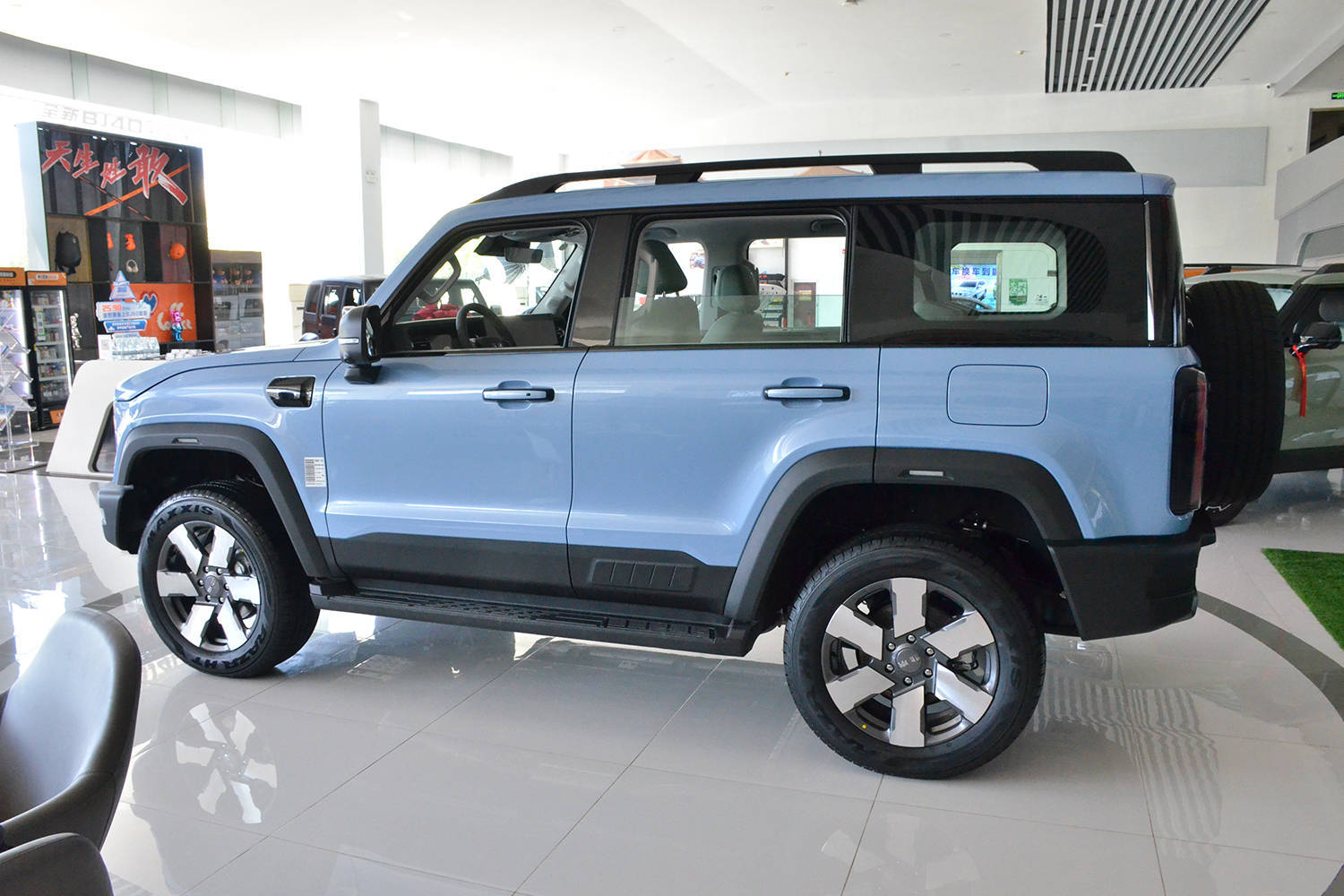 北京越野BJ40燃油版上市，售价12.69万起，全系标配2.5吨牵引资质_搜狐汽车_搜狐网