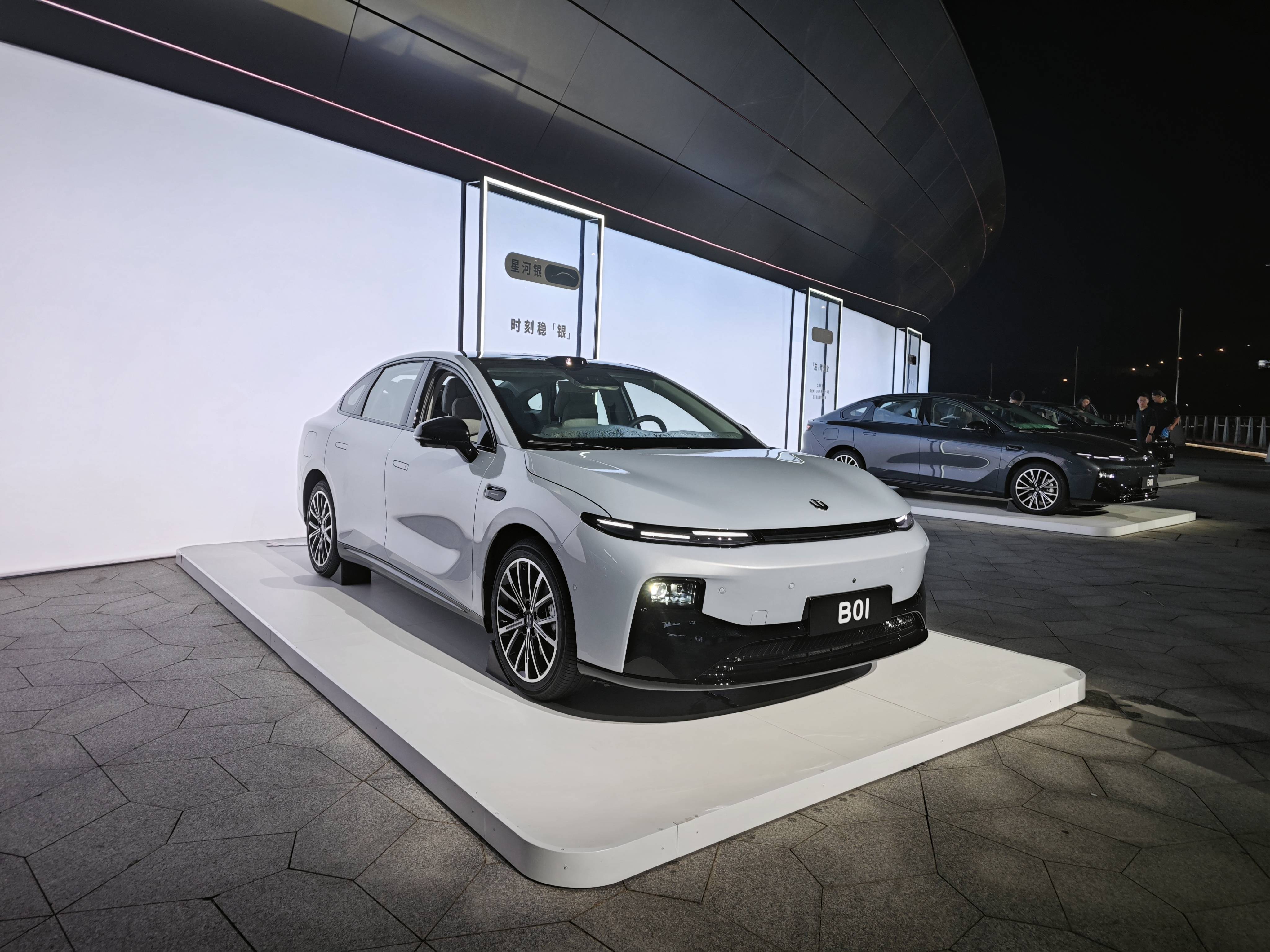 多个卖点对比特斯拉Model 3，11.38万元就有激光雷达，零跑B01上市_搜狐汽车_搜狐网