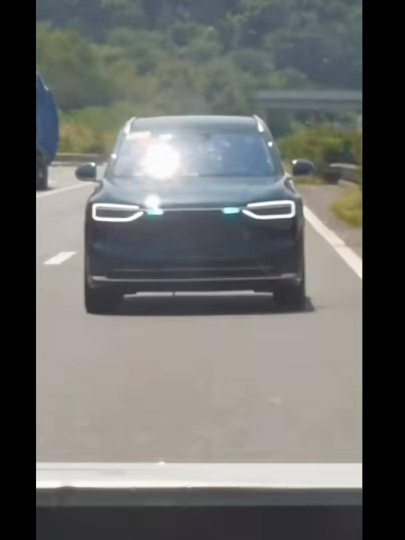 问界M7内饰曝光：全新中控设计，独立三屏搭配ARHUD引领智能新风尚_搜狐汽车_搜狐网