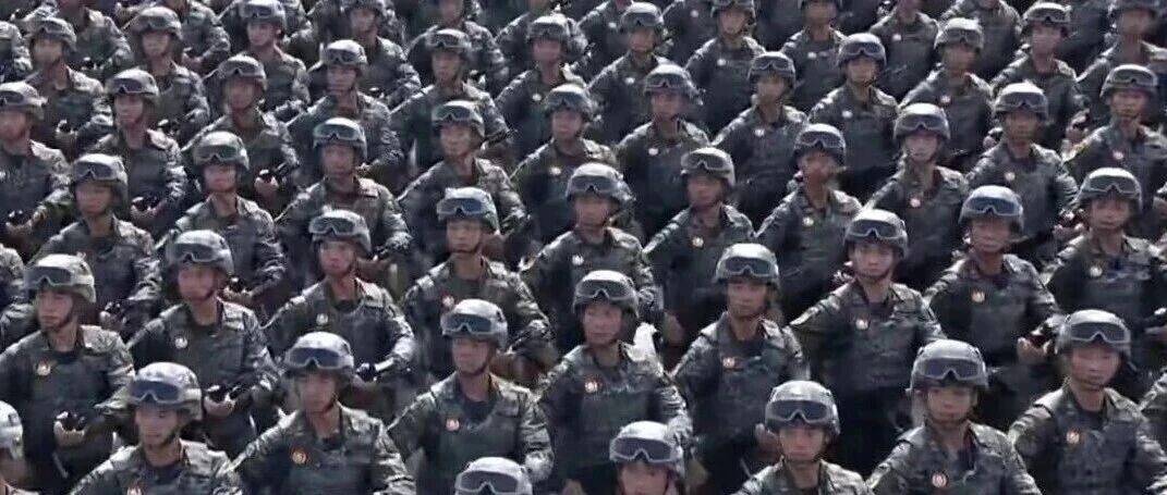 中国军队最帅天团、高级武器装备亮相！DF61导弹、歼20S，还有机器狼、无人潜航器、高能激光武器_方队_作战_战略