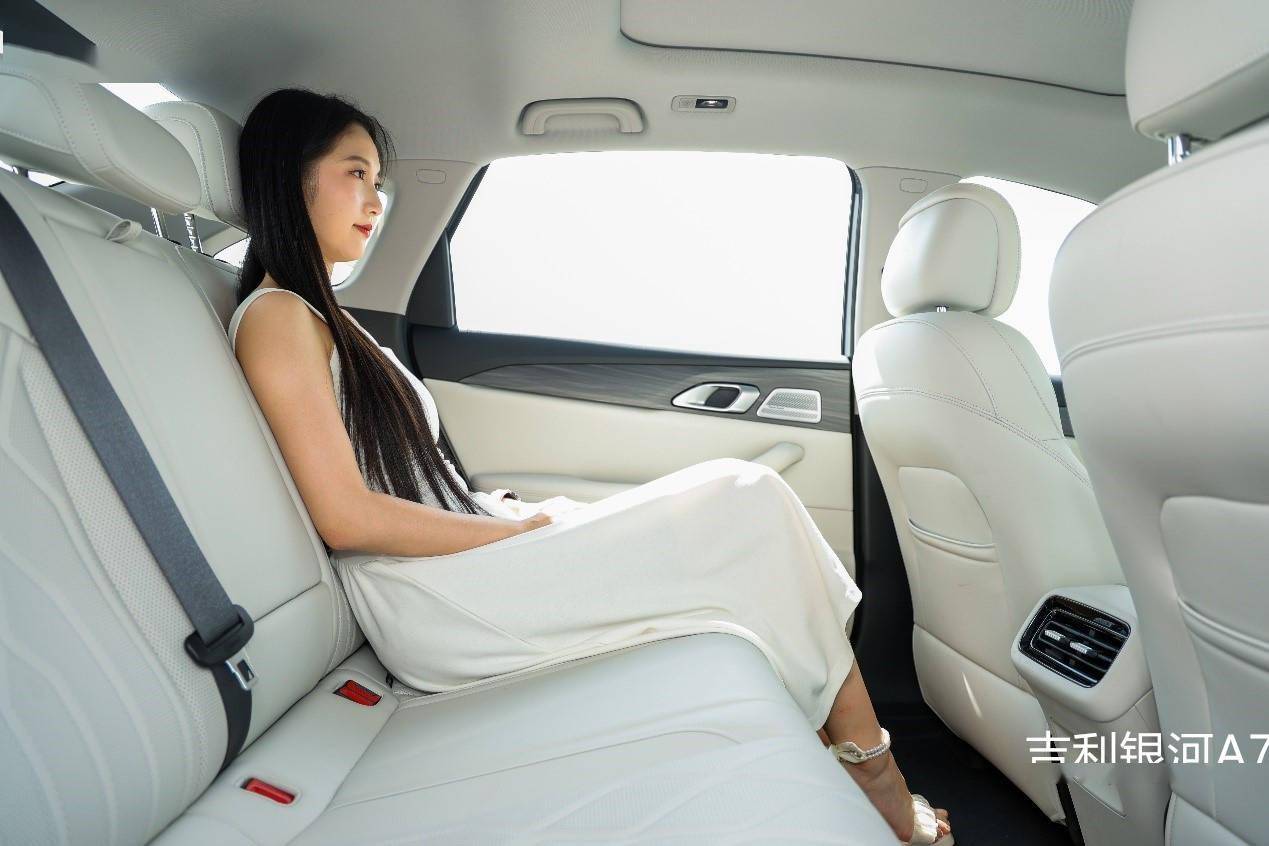 荣威M7 DMH对比吉利银河A7，谁的表现更全面？_搜狐汽车_搜狐网