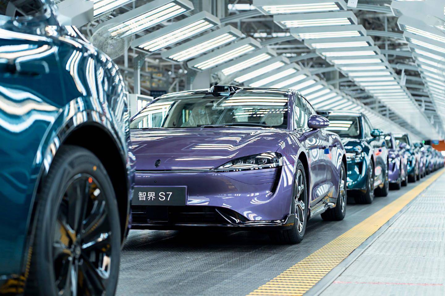 鸿蒙智行新款智界 S7 / R7 开启首批交付，售价 22.98 万元起_搜狐汽车_搜狐网