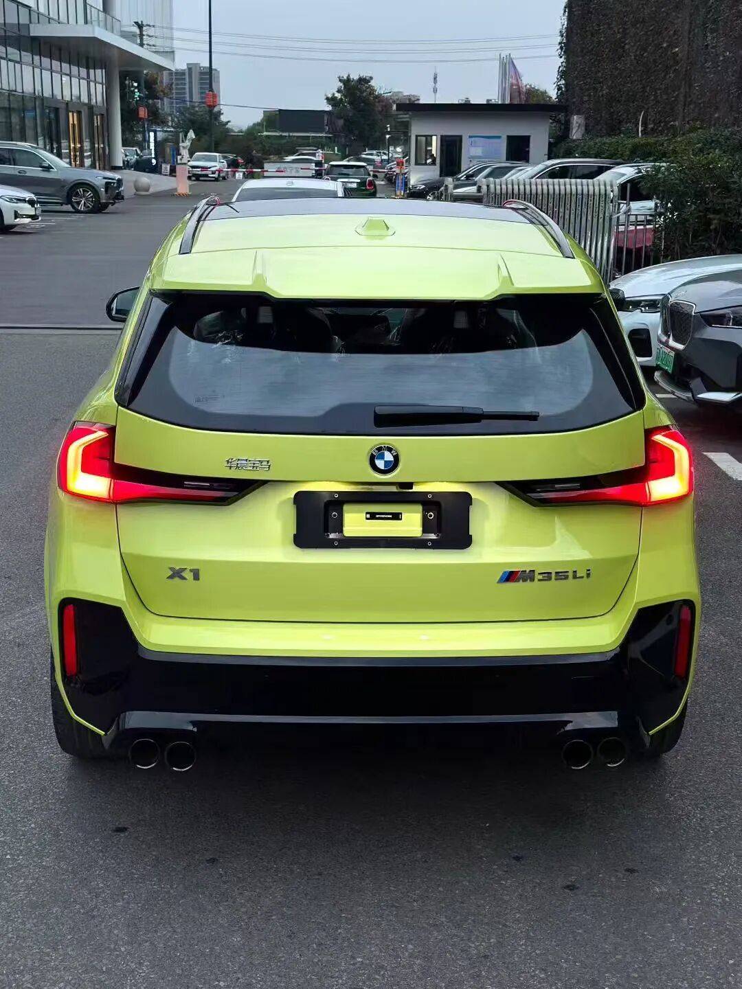 国产M车漆！到店实拍圣保罗黄宝马X1 M35Li！_搜狐汽车_搜狐网