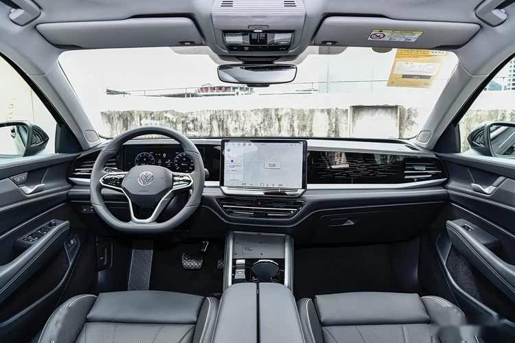 新车｜帕萨特龙耀版售17.99万/车长破5米/8155芯片+L2驾驶_搜狐汽车_搜狐网