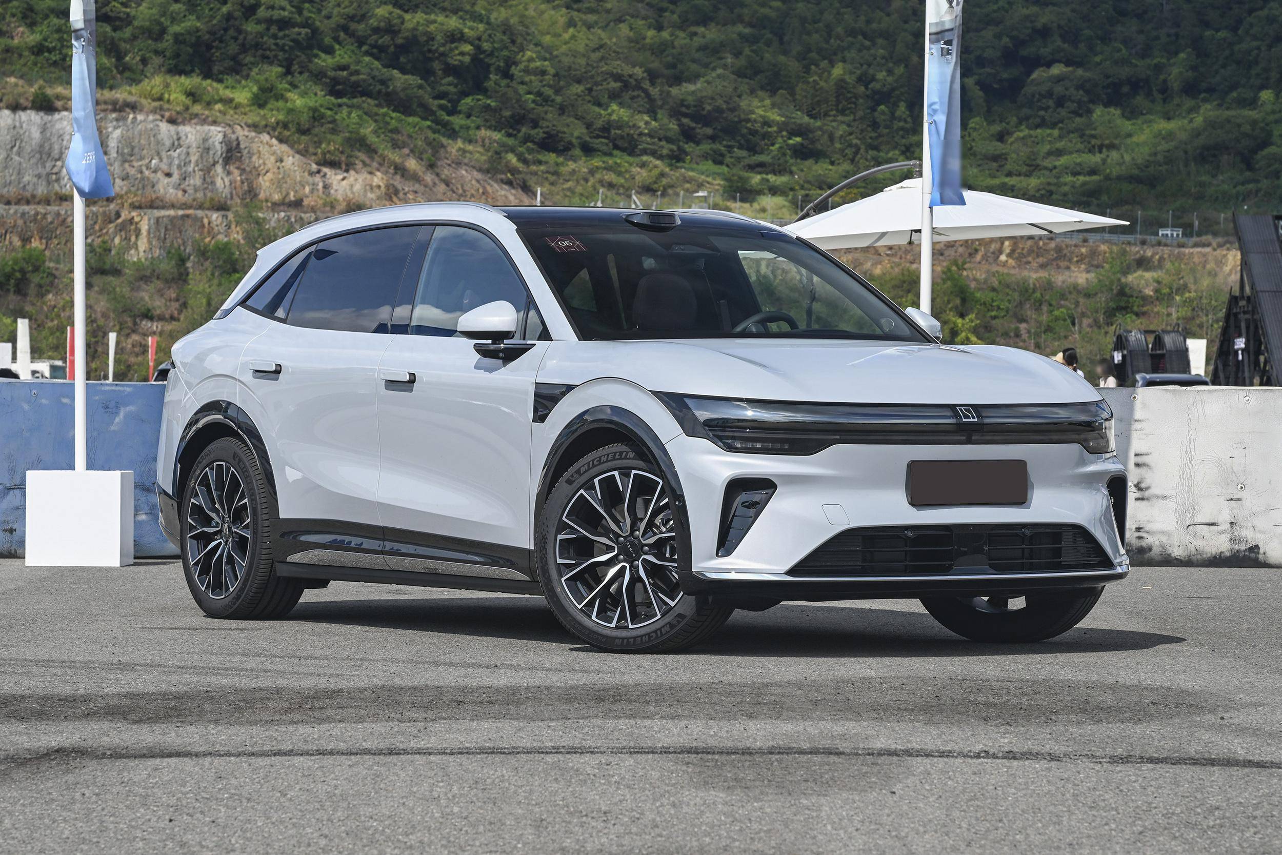 新款极氪7X中型纯电SUV上市，22.98万元起售，产品力究竟表现几何？_搜狐汽车_搜狐网