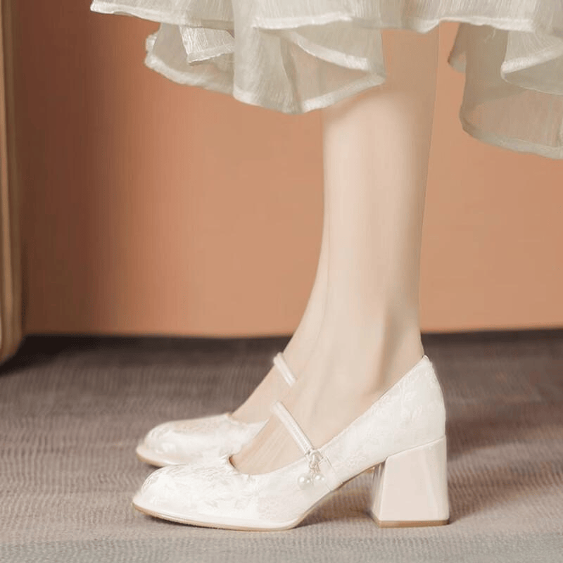 凰巣高跟鞋推荐：优雅与舒适的完美结合_设计的_场合_穿着