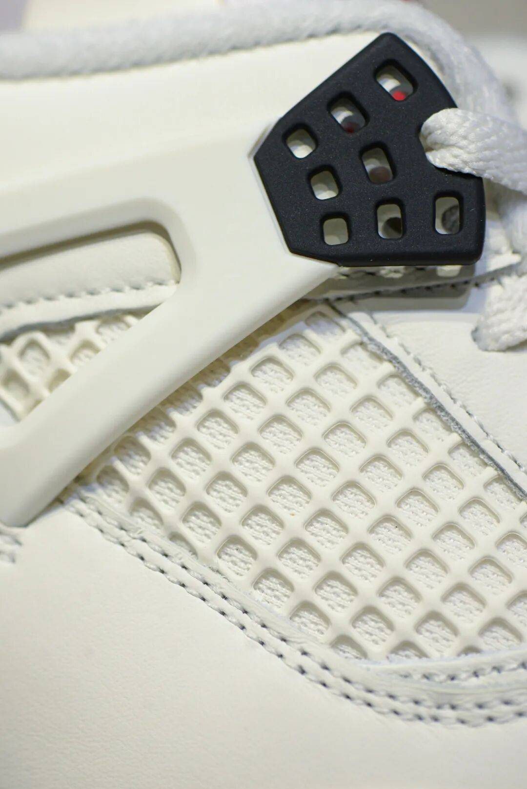 SOAR 限量发售｜Air Jordan 4 Retro OG “Flight Club”_搜狐汽车_搜狐网