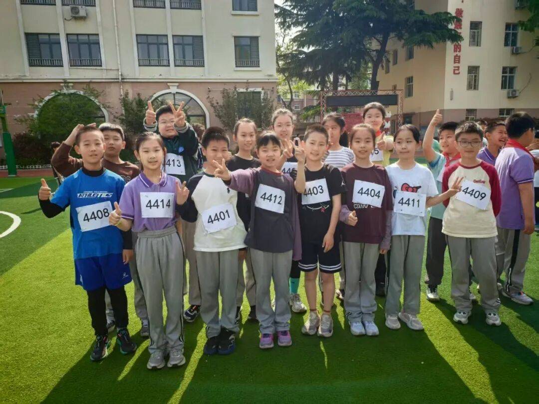 春日逐风，少年当燃！——2022级4班运动会热血时刻_赛场_接力赛_赛道